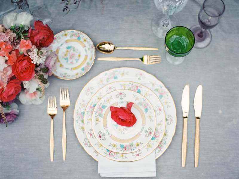 Pretty Place Setting Ideas That Will Impress Your Wedding Guests ...